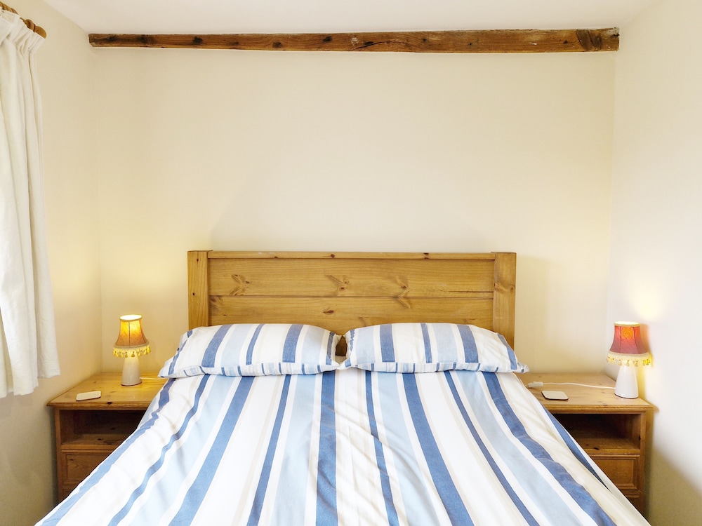 The Dairy , Petersfield - A Barn Conversion That Sleeps 4 Guests In 1 Bedroom - West Sussex