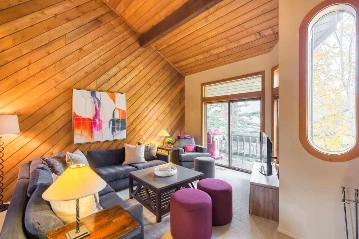 Cedar Blue! Mountain Living At Its Best! 3 Bed/ 2 Bath + Loft! Ski In/ski Out - Beaver Creek, CO