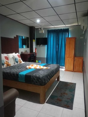 Quarto casal básico | 1 quarto, roupas de cama premium, individualmente decorados