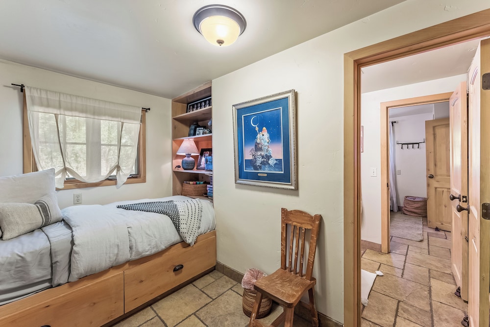 Storybook Stone Cottage, Short Walk To Resort, Hot Tub, Fireplace - Sundance, UT