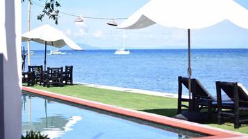 Piscina exterior, toldos gratuitos, guarda-sóis