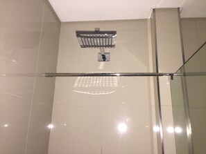 Apartamento, Vista para a cidade | Duche na casa de banho