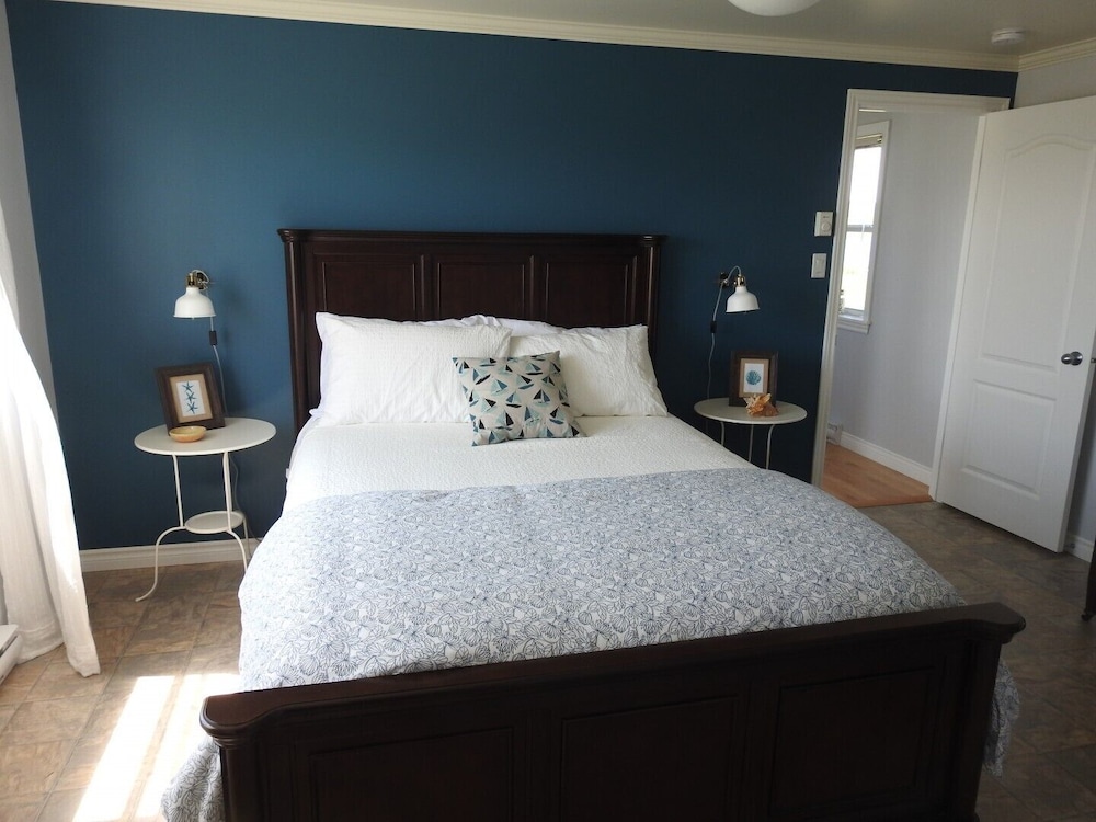 Seaside Nest On Private Waterfront - Nova Scotia