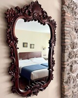 Quarto duplo | Frigobar, cofres nos quartos, individualmente decorados