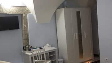 Quarto Duplo (1 Floor) | Secretária, cortinas/cortinados opacos, quartos insonorizados