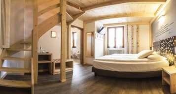 Quarto triplo superior | Cofres nos quartos, individualmente decorados