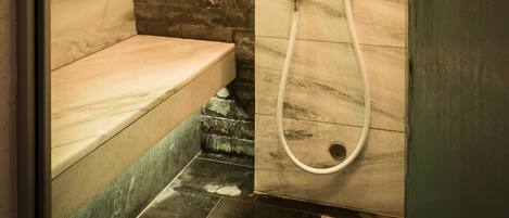 Sauna, banheira de hidromassagem, banho turco, fontes termais/minerais