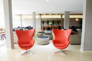 Área de estar no saguão