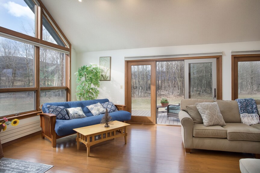 Ctのノースウエストコーナーにあるブラックベリー川沿いの広々とした家。 - コネチカット州