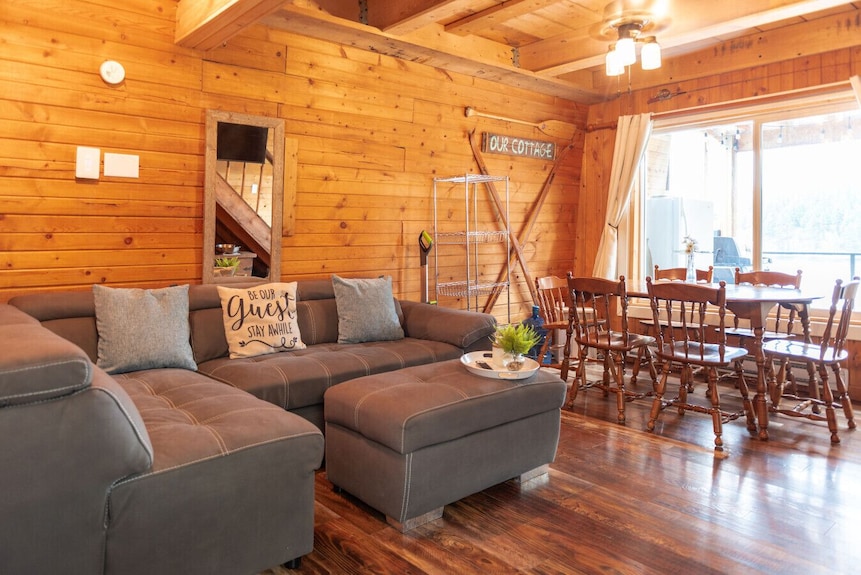 Cottage - Lakeside W/private Hottub Near Big White - British Columbia