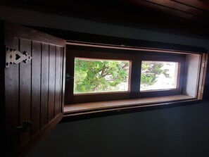 Quarto Duplo (with Extra Bed) | Secretária, berços/camas para crianças grátis, Wi-fi grátis