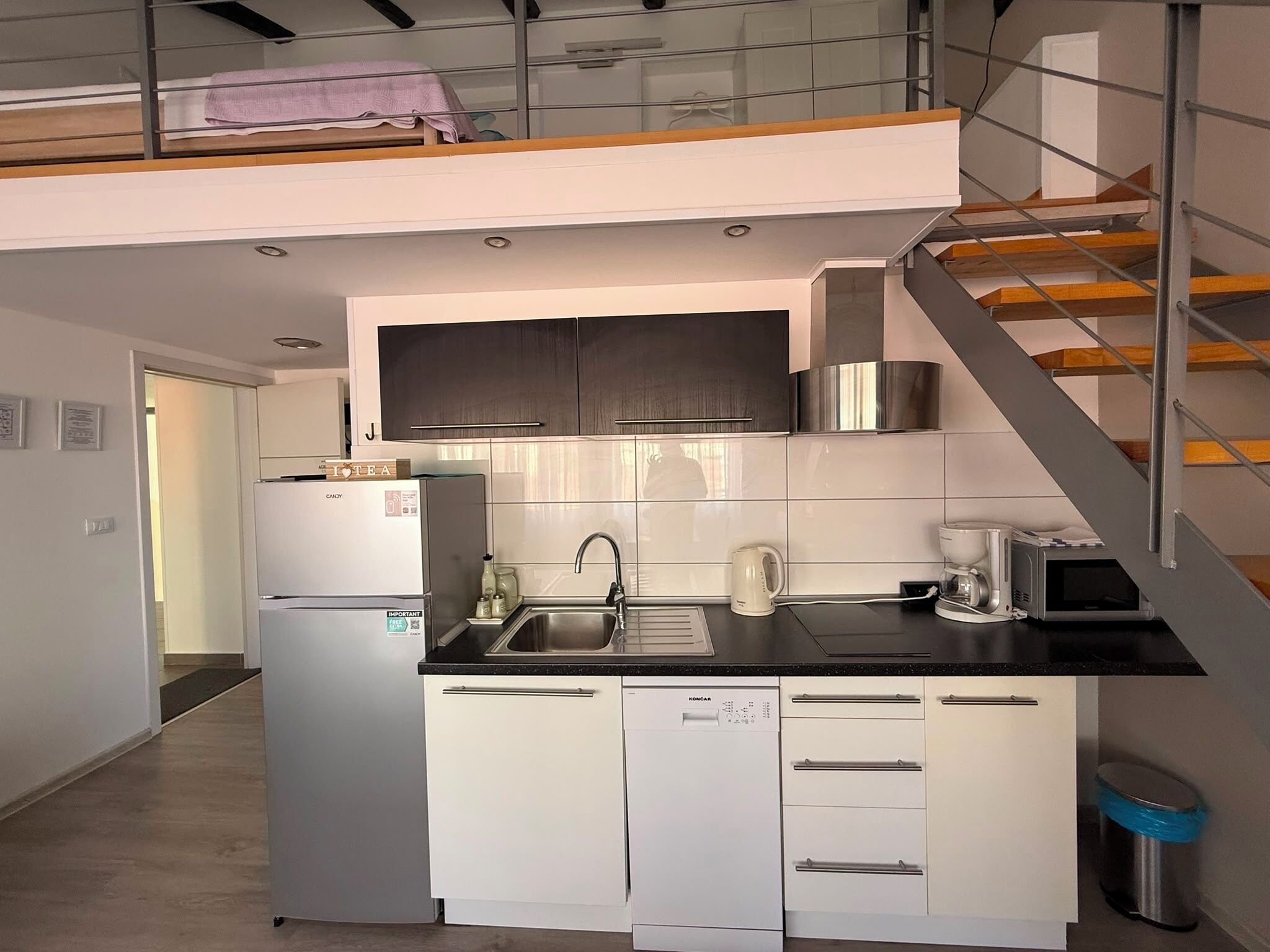 Duplex superior | Cozinha privada | Geladeira, micro-ondas, cooktop, lava-louças