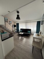 Dúplex Premium | Sala de estar | TV de ecrã plano 