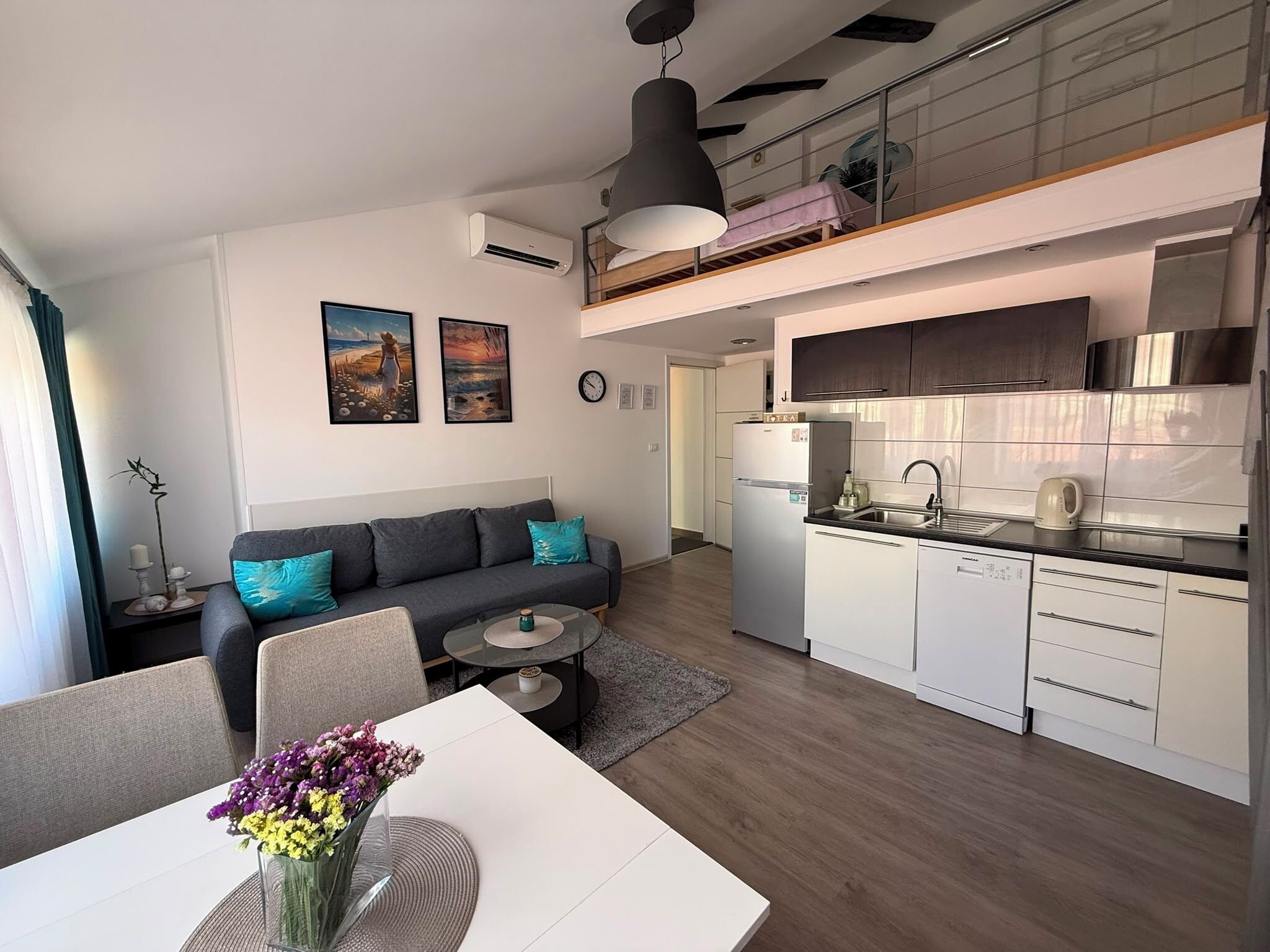 Duplex superior | Cozinha privada | Geladeira, micro-ondas, cooktop, lava-louças