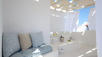 Suite (Top Floor with Outdoor Hot Tub) | Terraço/pátio interior