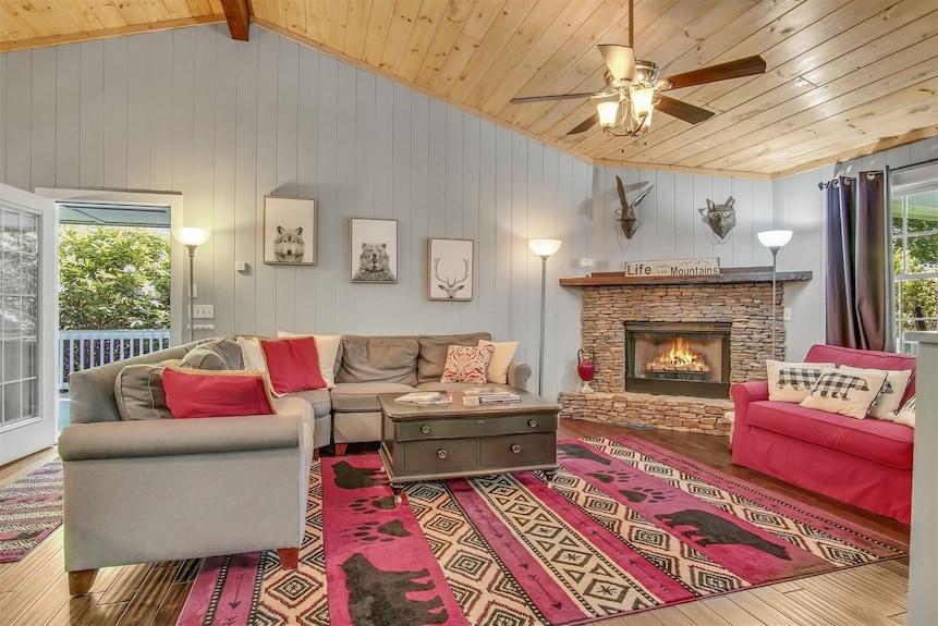 Highlands Haven | *Special Deal* Minutes From Main Street With Fire Pit - Highlands, NC