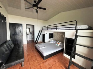 Quarto Quádruplo, 1 quarto, vista para o oceano, junto ao mar | Minibar, Wi-fi grátis 