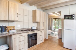 Casa de Campo Familiar, 1 quarto, vista para o jardim | Refeições no quarto