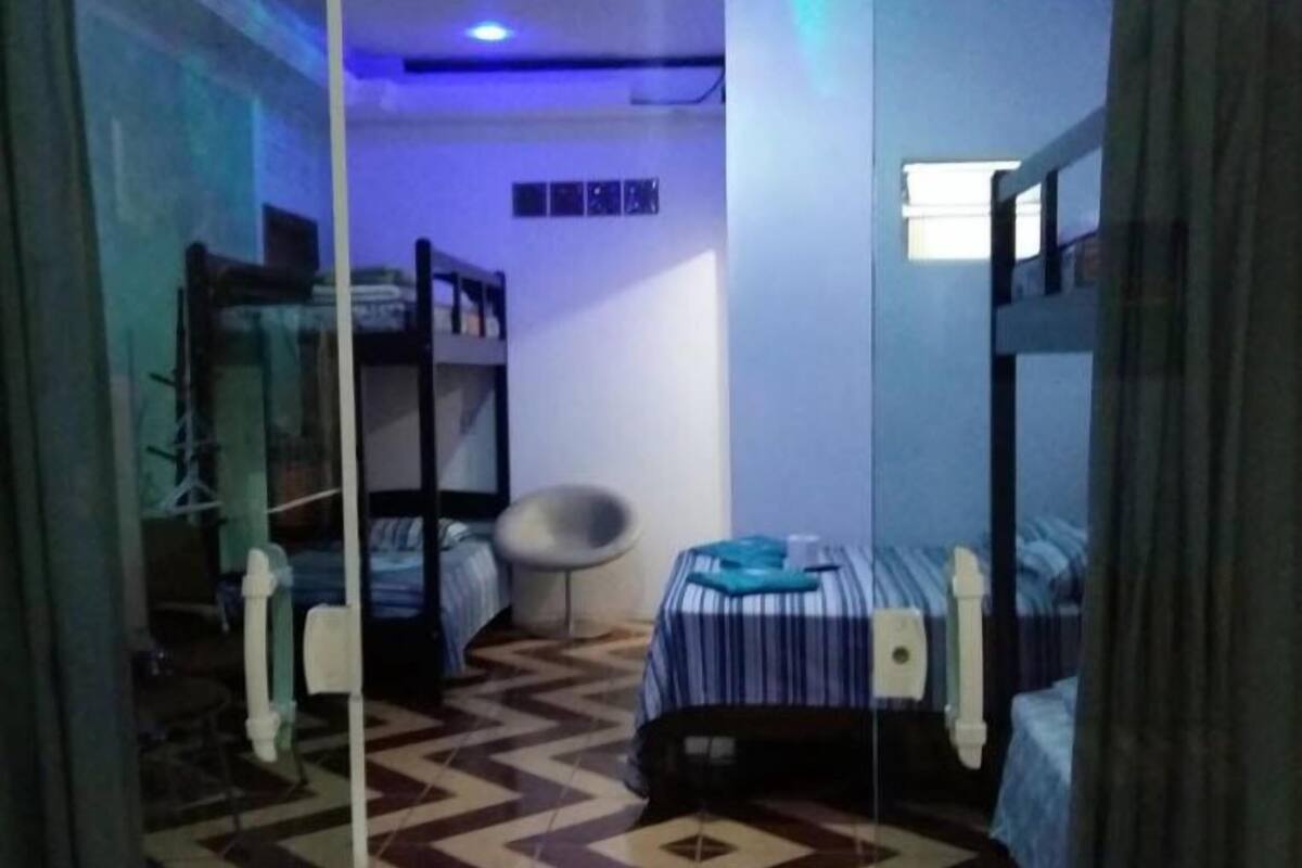 Quarto família | 1 quarto, roupas de cama premium, escrivaninha