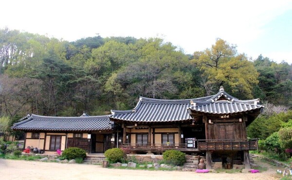 삼애실 (세 분의 독립유공자께서 태어나신 만회고택의 안방) - Andong-si