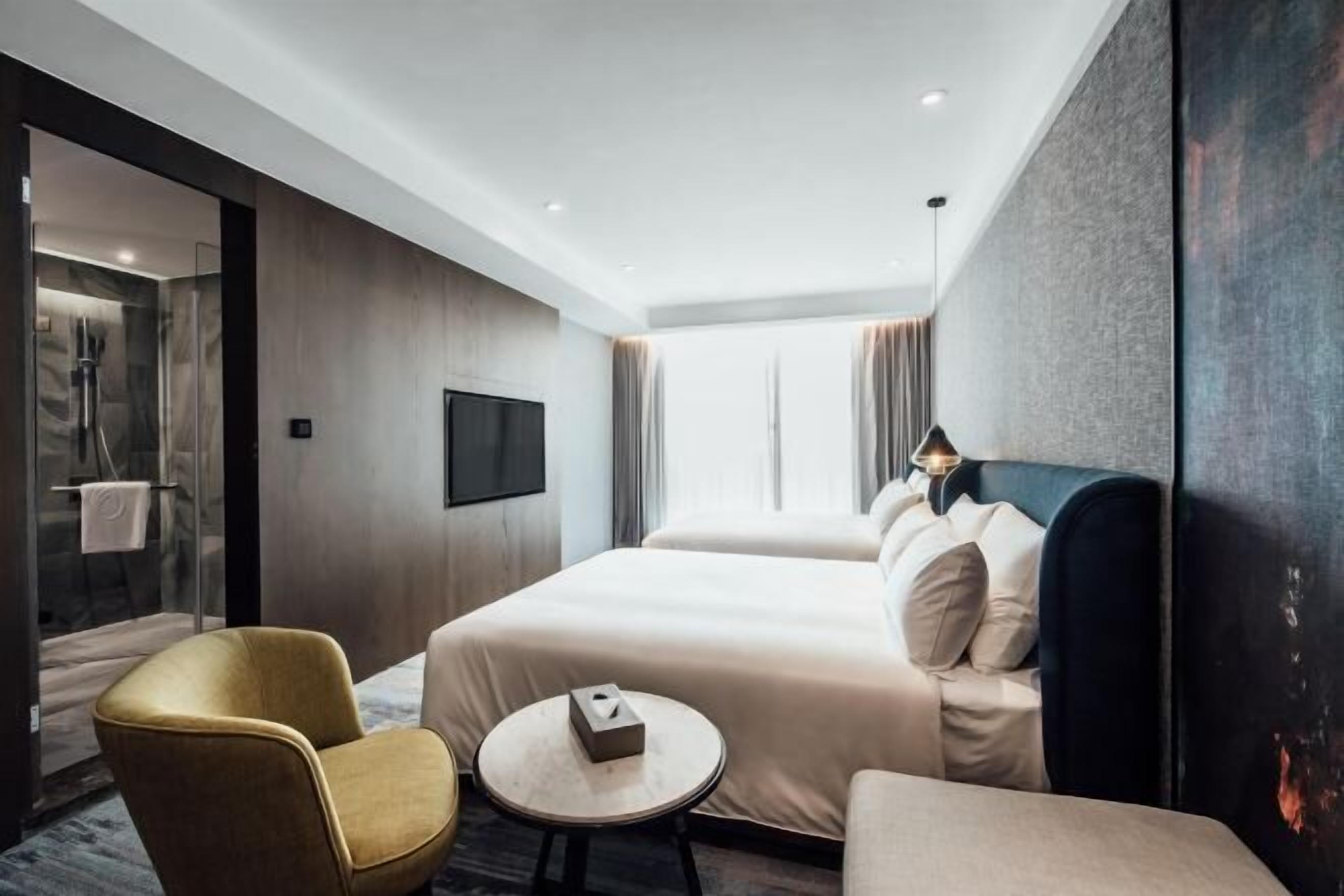 Roupas de cama premium, cofres nos quartos, individualmente mobiliados