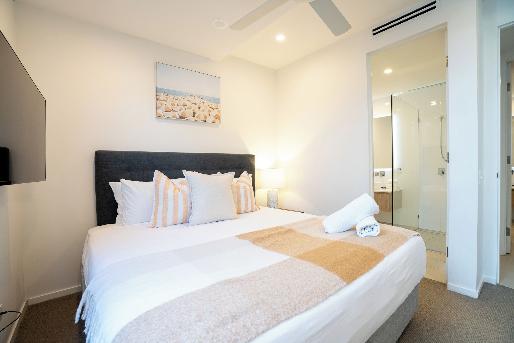 Apartamento família, 2 quartos (Low Floor) | Roupas de cama premium, individualmente decorados