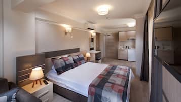 Apartamento standard | Cofres nos quartos, ferros/tábuas de passar roupa, Wi-Fi de cortesia