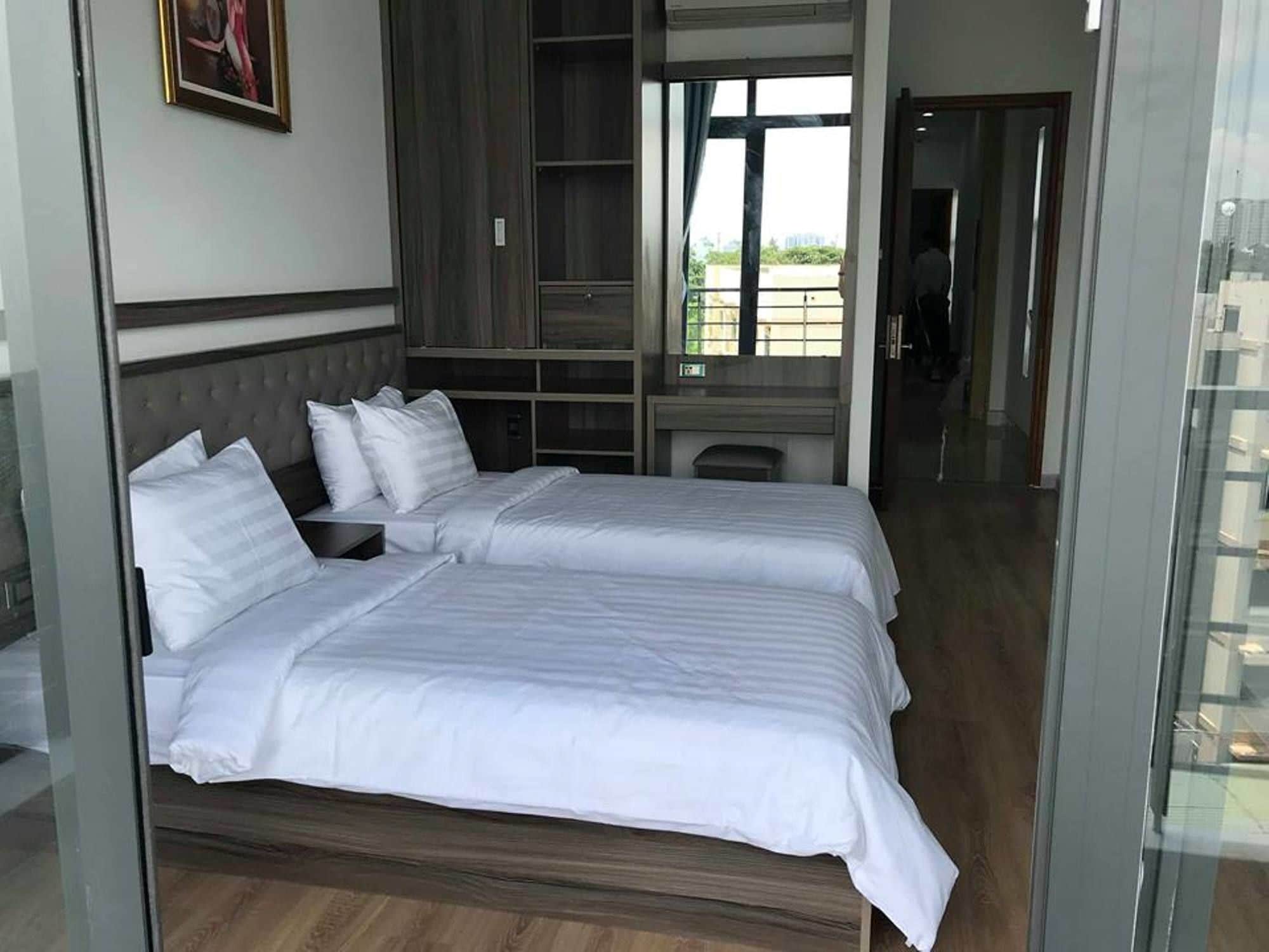 Quarto Duplo Panorâmico, 1 cama king-size, varanda, vista para o rio (Suite) | 1 quarto, edredões de penas, camas de colchão pillowtop, minibar 