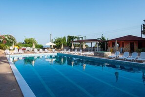 Piscina externa sazonal