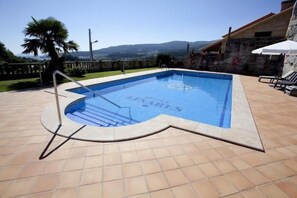 Piscina exterior sazonal 