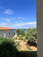 Apartamento família, vista para o mar | Vista do quarto