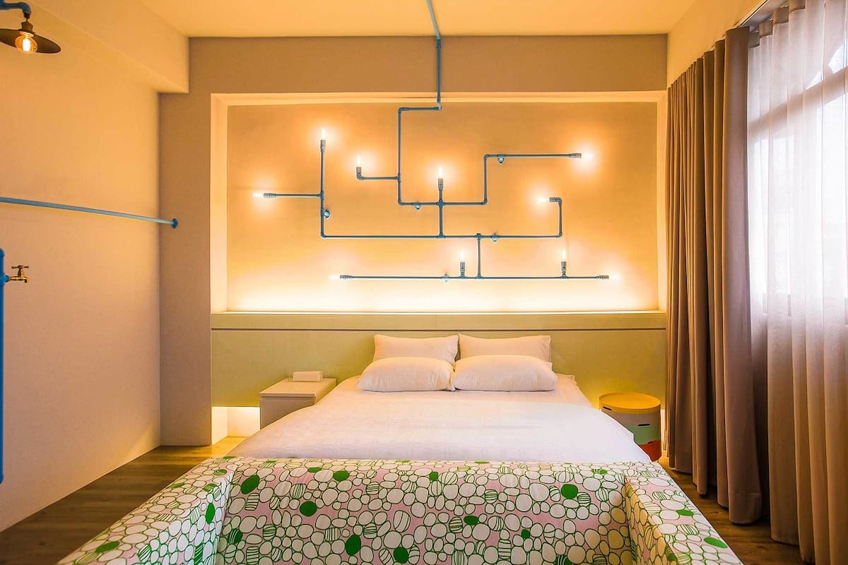 Quarto casal luxo, 1 cama Queen, vista para a cidade | Edredons de pluma, individualmente decorados, individualmente mobiliados