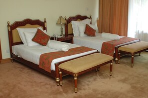 Quarto Twin Deluxe, não fumadores, vista para o jardim | Roupa de alta qualidade, secretária, ferro/tábua de engomar 