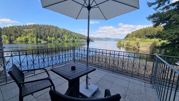Quarto Duplo Superior, pátio, vista para o lago (Hauptgebäude) | Terraço/pátio interior