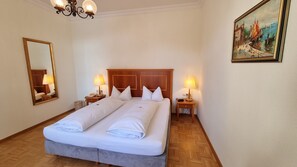 Quarto Duplo, vista para o lago, no edifício anexo | Minibar, secretária, quartos insonorizados, Wi-fi grátis 