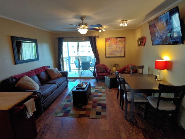 Riverfront Flotation Fun Near The Tube Chute 1 Br Condo 3 Min From Schlitterbahn - New Braunfels, TX