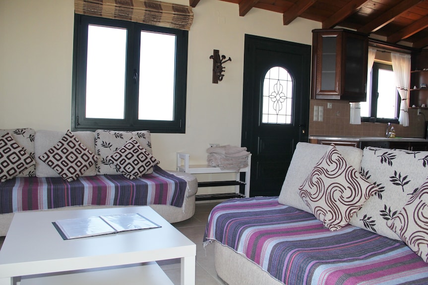 Villa With Sea And Mountain Views, Private Pool And Large Garden - Pitsidia