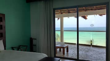 Quarto Deluxe, 1 cama king-size, acessível, em frente à praia | 1 quarto, roupa de alta qualidade, minibar, cofre no quarto