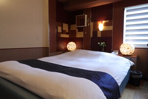 Quarto casal clássico, 1 cama Queen, para não fumantes | Individualmente decorados, Wi-Fi de cortesia, roupa de cama