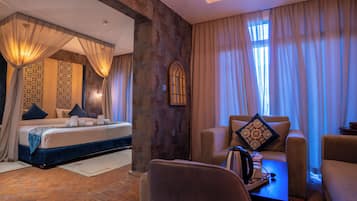 Suíte luxo, 1 cama King | 1 quarto, roupas de cama premium, frigobar, cofres nos quartos