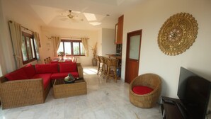 4-Bedroom Villa with Private Pool | Sala de estar