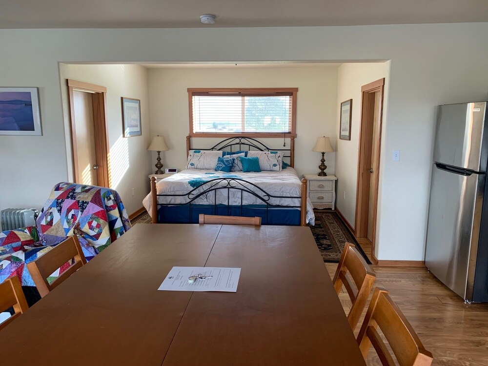 Beautiful Lower Columbia Hamlet On The Water - Flathead Lake, Cathlamet