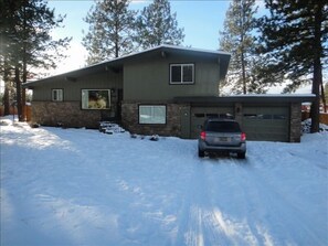 Large 5 Bedroom home close to Deschutes River and Old Mill Shopping ...