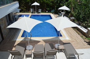 Piscina exterior sazonal 