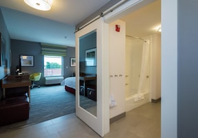 Ducha de hidromassagem, produtos de toalete grátis, secador de cabelo