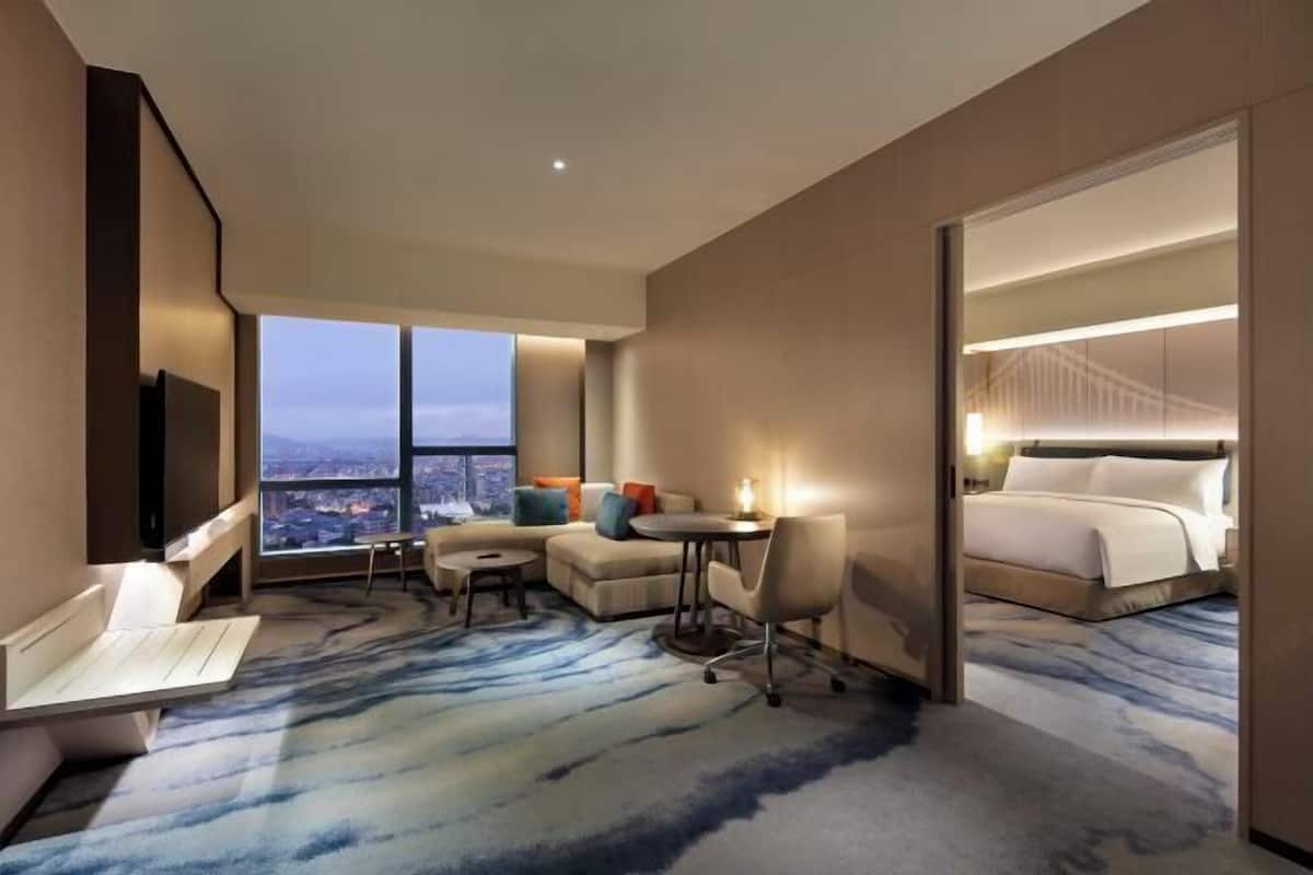 Roupa de alta qualidade, camas de colchão viscoelástico, minibar 