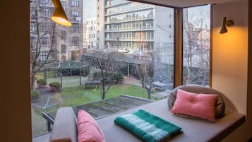 Deluxe Hotel Suite 50 m2 - Lower floor | 1 quarto, lençóis de algodão egípcio, roupa de alta qualidade