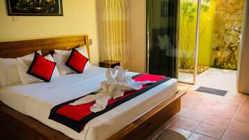 Quarto casal ou duplo luxo, 1 cama de casal, no jardim | Frigobar, escrivaninha, acesso grátis à internet com fio, roupa de cama