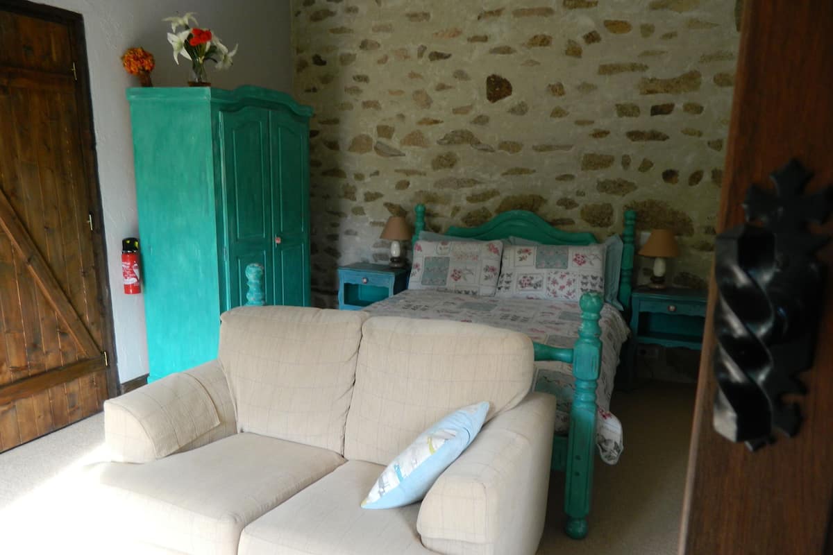 Quarto Duplo Deluxe, vista para o jardim, no rés do chão | 1 quarto, Wi-fi grátis, roupa de cama fornecida