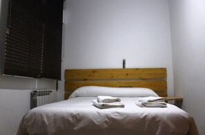 Quarto Duplo, casa de banho privativa | Cortinas/cortinados opacos, Wi-fi grátis 